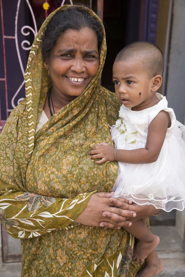 Redaktionelles Illustratives Bild Kind Mit Mutter Redaktionelles ...