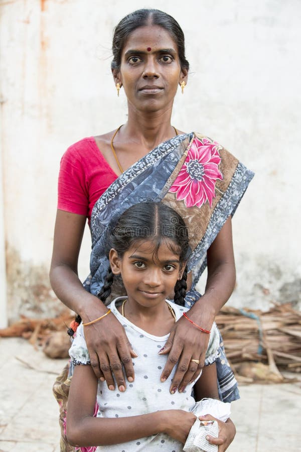 Redaktionelles Illustratives Bild Kind Mit Mutter Redaktionelles ...