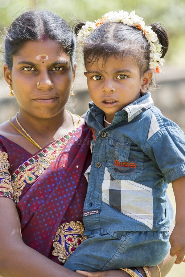 Redaktionelles Illustratives Bild Kind Mit Mutter Redaktionelles ...