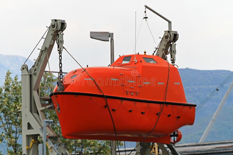 Oranje En Zwarte Reddingsboot Redactionele Stock Afbeelding - Image of ...