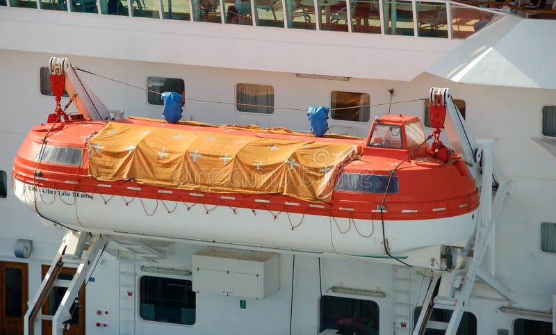 Reddingsboot Op Een Cruiseschip Stock Foto - Image of veilig, raad: 2728562