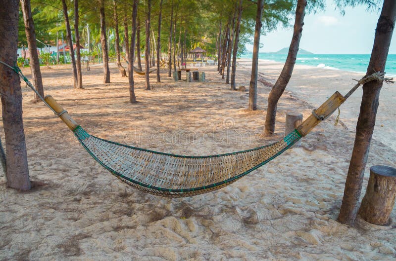 Rede De Madeira Com a Areia Na Praia Imagem de Stock - Imagem de rural ...