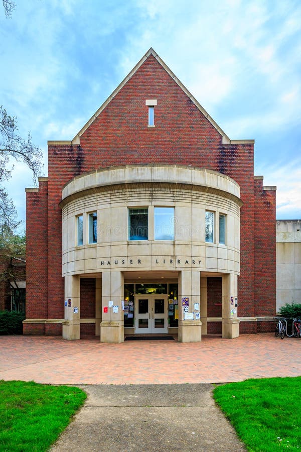 Reed College Library foto de stock editorial. Imagem de paisagem - 80513223