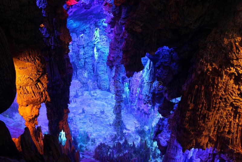 Cuevas De Lámina De La Flauta En Guilin Foto de archivo - Imagen de ...
