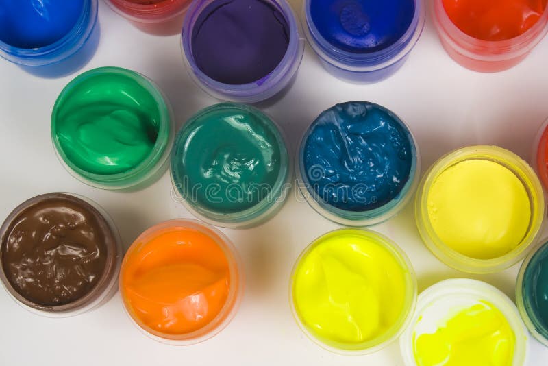 Plastic palet met verven stock afbeelding. Image of samenvatting - 9610331