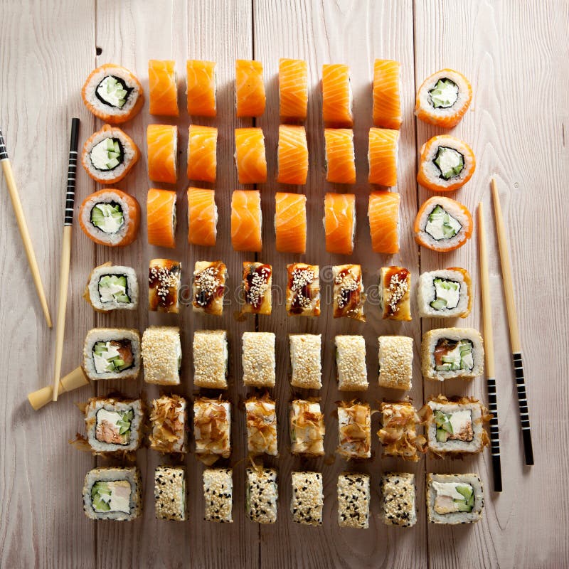 De Sushi Van Maki - Het Broodje Van De Regenboog Stock Foto - Image of ...