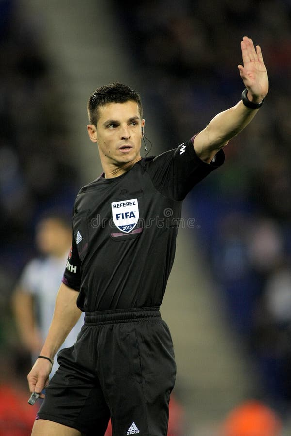 Referee Carlos Del Cerro Grande Editorial Photo - Image of indications ...
