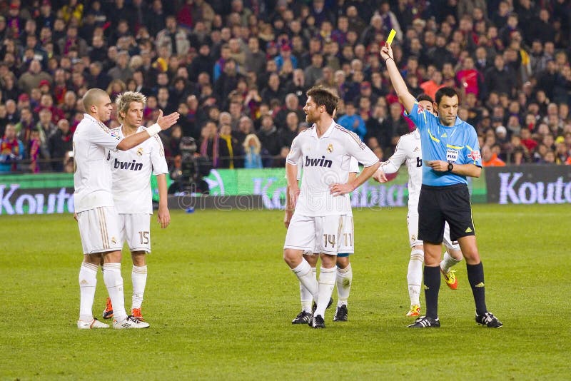 Referee giving red card editorial image. Image of footballer - 20800875