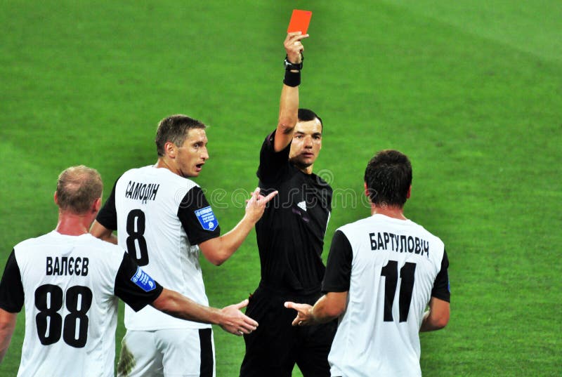 Referee giving red card editorial image. Image of footballer - 20800875