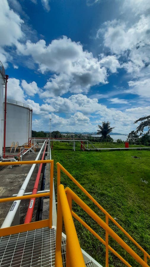 Refinery Cloud Yellow Pipe Indonesia Pertamina Kalimantan Stock Image ...