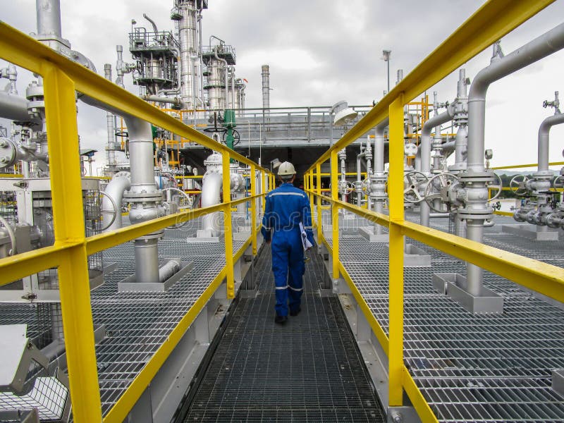 Offshore Oil and Gas Processing Platform Produced Gas and Crude Oil ...