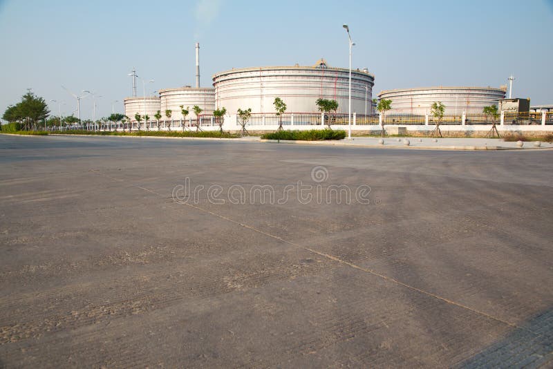 The Refinery Oil Storage Tank Stock Image - Image of tank, base: 78445991
