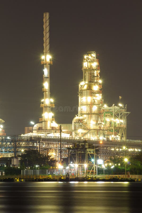 Refinery plant stock photo. Image of pipeline, refine - 35908468