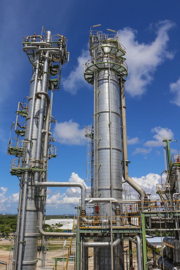 Refinery tower stock photo. Image of tower, pipe, structure - 33440974