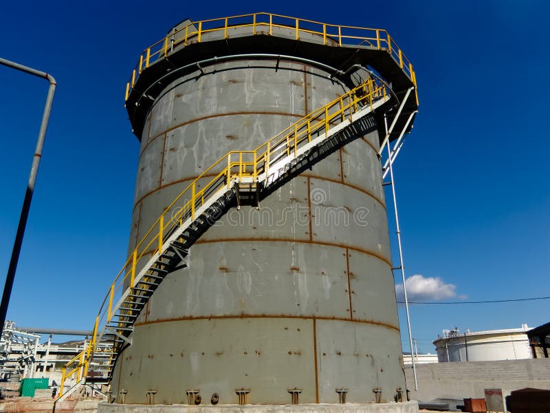 Refinery Under Construction Stock Photo - Image of energy, dioxine ...
