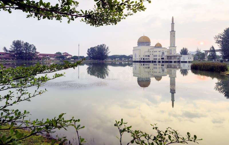 Reflection of Assalam Mosque Stock Photo - Image of holiday, islamic ...