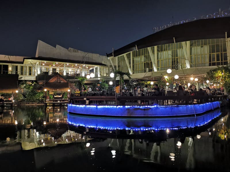 Reflection from cafe editorial photo. Image of metropolis - 221316856