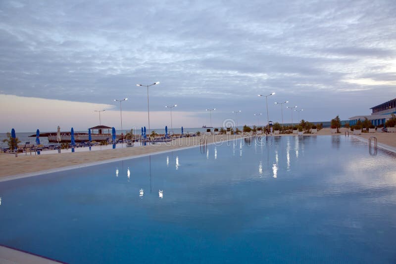 Cloud Reflections Infinity Pool Beautiful Landscape Stock Photos - Free ...