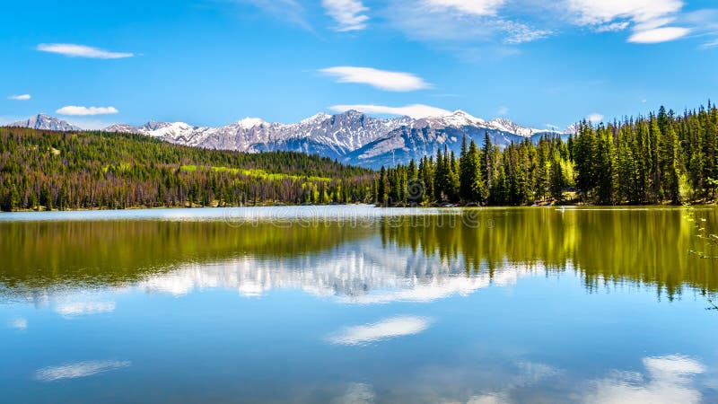 Reflection of the Colin Mountain Range in Pyramid Lake in Jasper ...