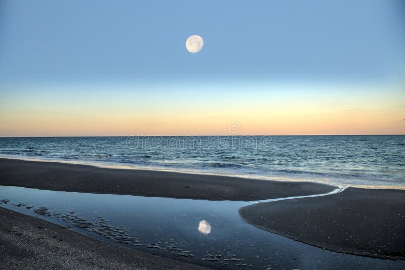 Reflection of the Full Moonset in a Tidal Pool in Front of the Ocean ...