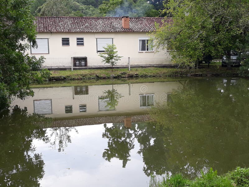 Reflection of a Home in the Water Stock Image - Image of farm, lake ...