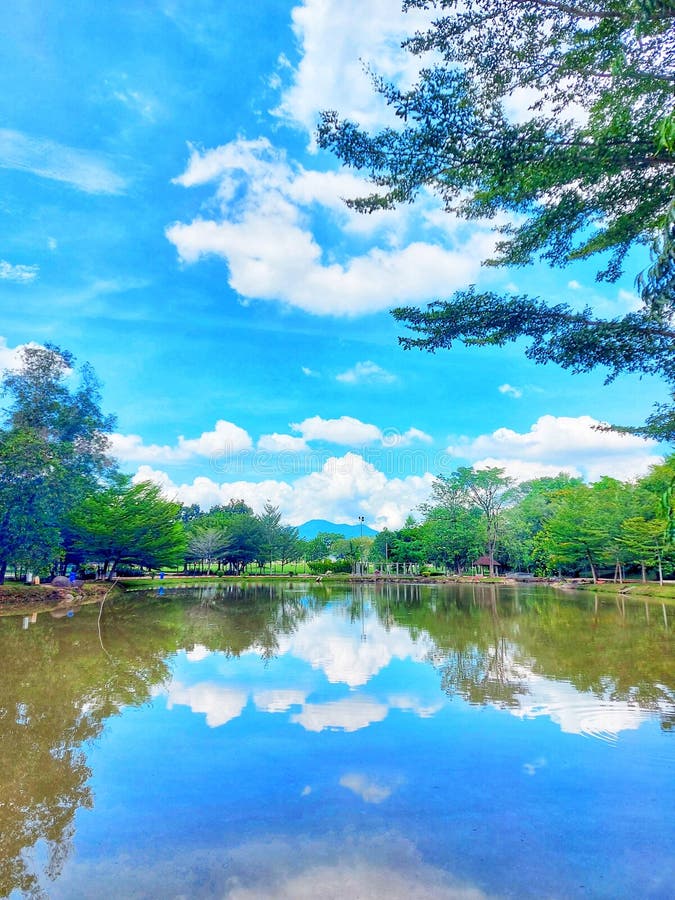 Reflection Lakeview with Cloudy Sky at Recreation Park Stock Photo ...