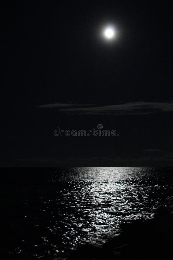 Reflection of the Moonlight on the Sea Bed during a Full Moon Day Stock ...
