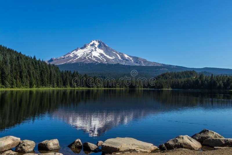 Reflection of Mount Hood in Trillium Lake Oregon Stock Photo - Image of ...