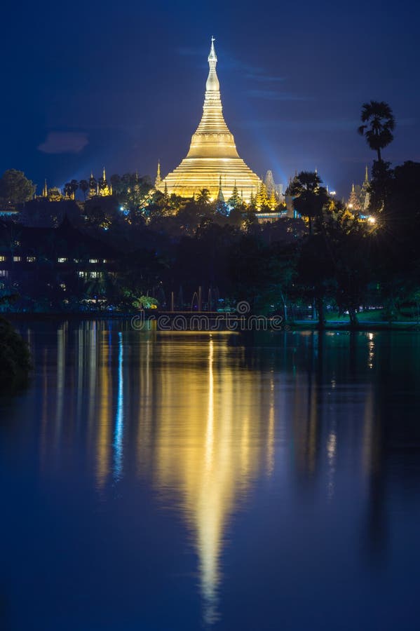 Reflection of Shwedagon Pagonda Stock Photo - Image of shwedagon, asian ...
