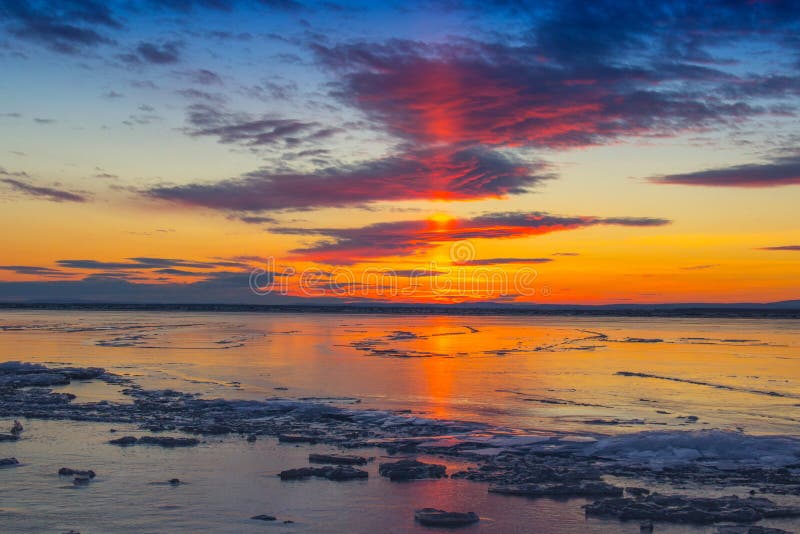 Reflection of the Sun on the Ice Stock Image - Image of sunsets ...