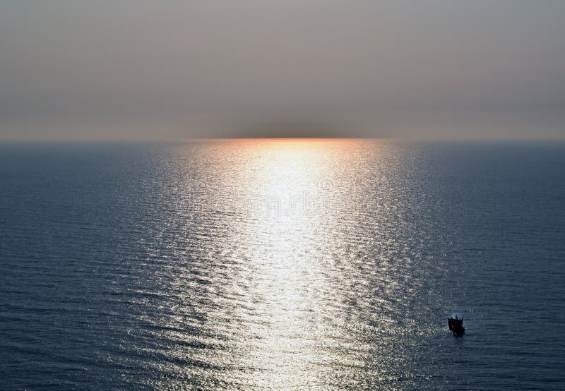 The Reflection of the Sun on the Ocean. Stock Photo - Image of heaven ...