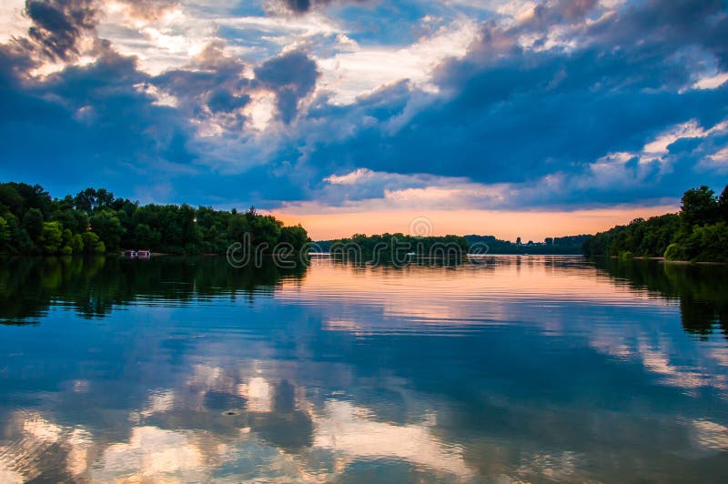 Reflection of Trees and Clouds at Sunset in Lake Marburg, Codorus State ...