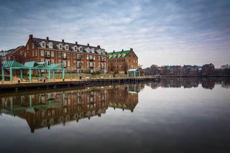 Reflection of Waterfront Apartments in the Potomac River, in Ale Stock ...