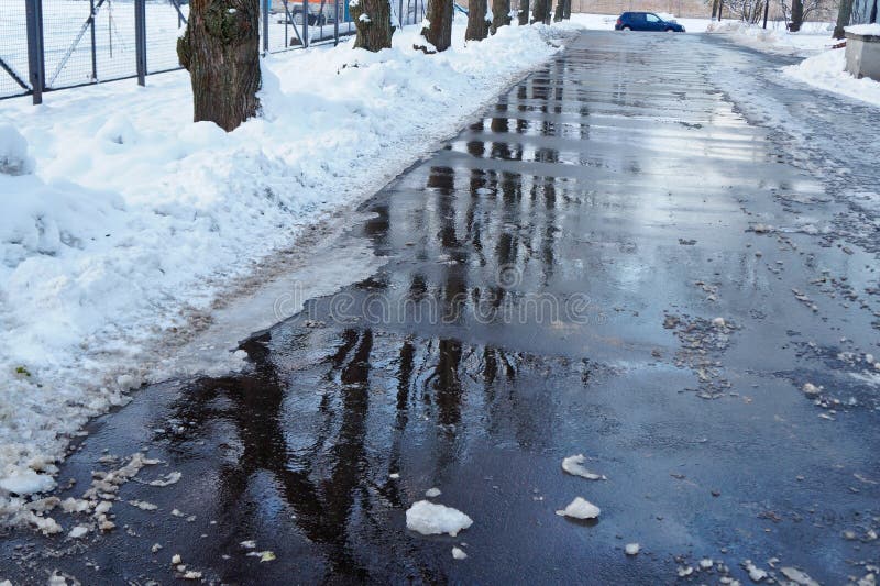 Reflection on wet asphalt stock image. Image of road - 89294743