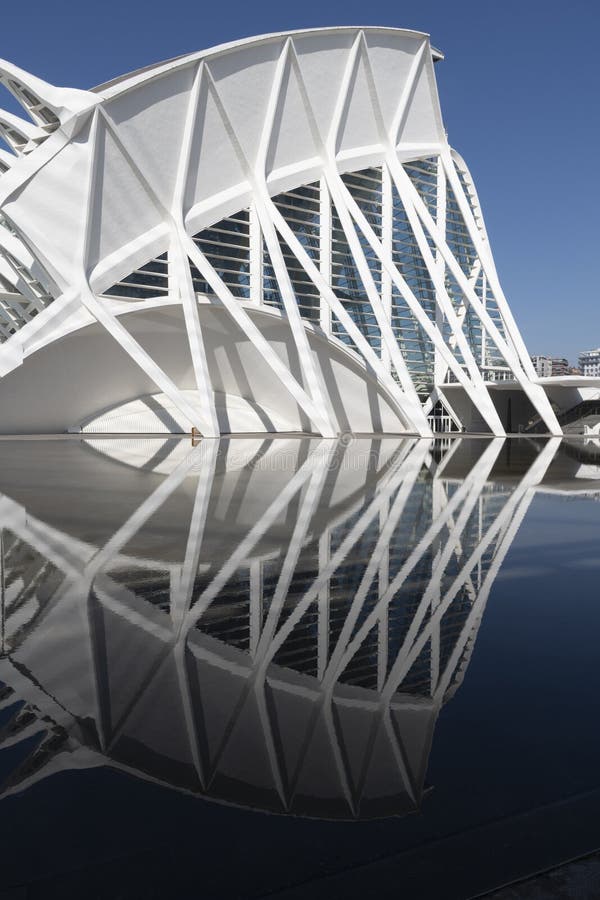 Reflections of the Science Museum at the Science Park in Valencia ...
