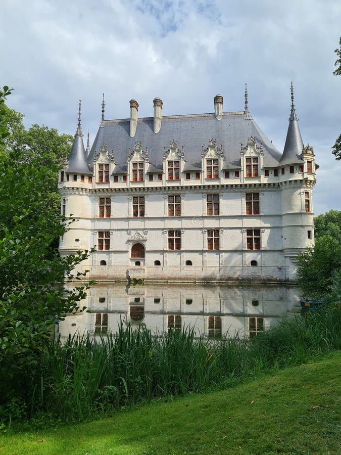 Reflections in Water of West Face of Azay Le Rideau Stock Photo - Image ...