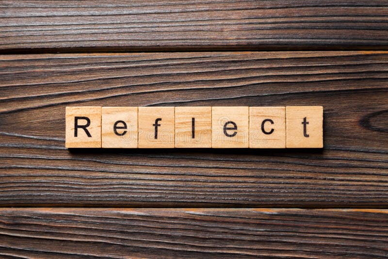 Reflejar Palabra Escrita En Bloque De Madera. Reflejar Texto En ...