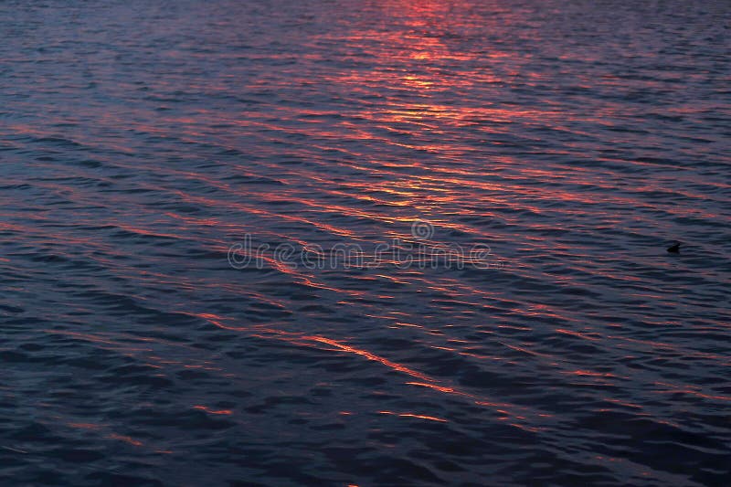 Reflejo De La Puesta De Sol En El Agua Imagen de archivo - Imagen de ...