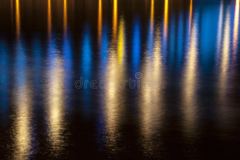Reflejo de luz en el agua imagen de archivo. Imagen de feliz - 103008213