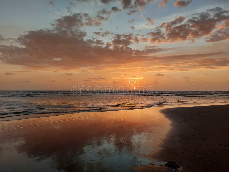 Reflejo Del Sol En La Arena Imagen de archivo - Imagen de sunset, arena ...