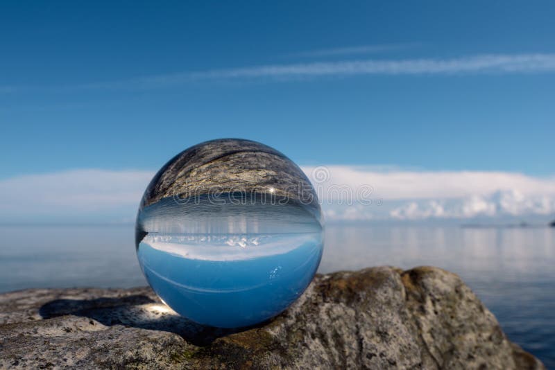 Kristallkula Med Reflexioner Arkivfoto - Bild av andlig, lösning: 54006940