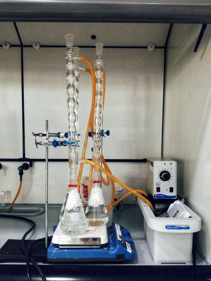 Reflujo del laboratorio foto de archivo editorial. Imagen de ciencia ...