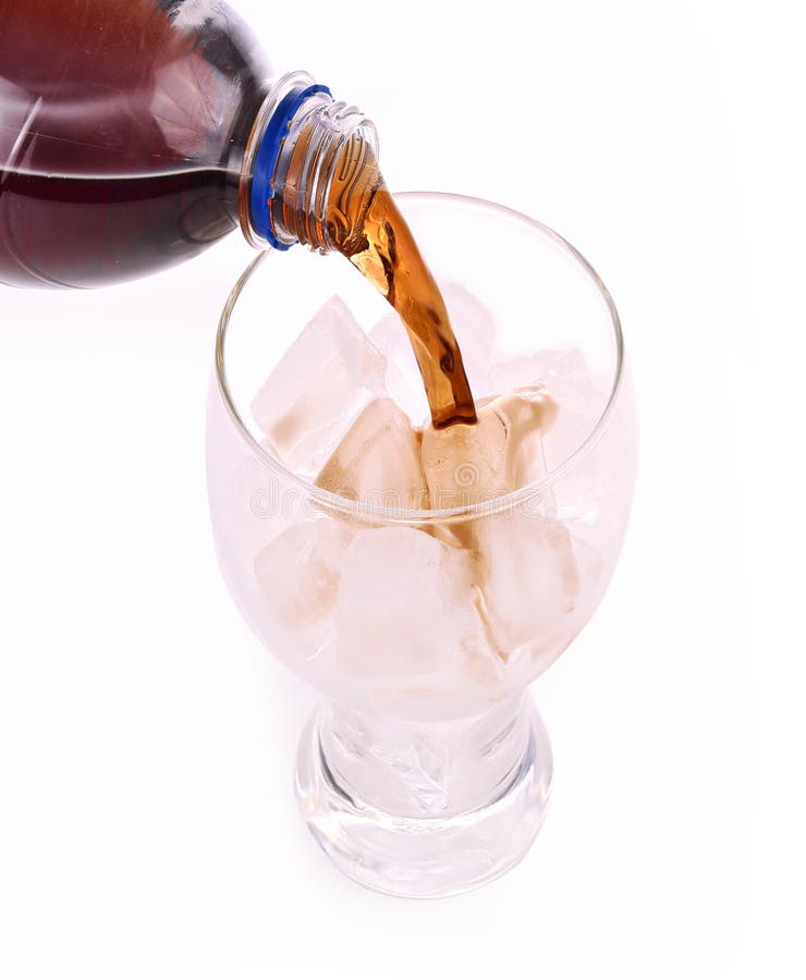 Refrescos De Cola En Vidrio De Fondo Blanco Imagen de archivo - Imagen ...