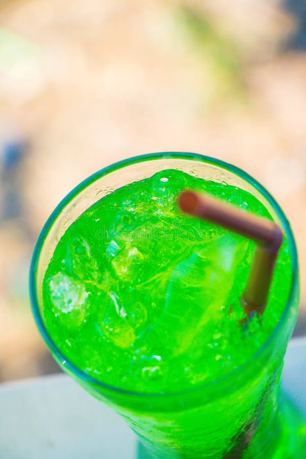 Refrescos Verdes Del Sabor De La Fruta Foto de archivo - Imagen de ...