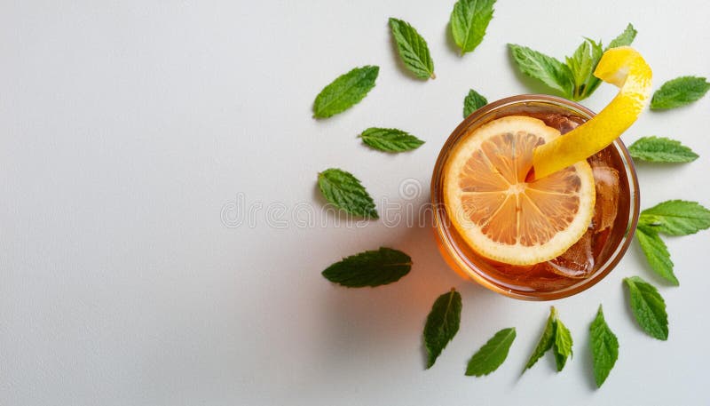 Refreshing Iced Tea with Lemon & Mint for Hot Day Stock Illustration - Illustration of ...