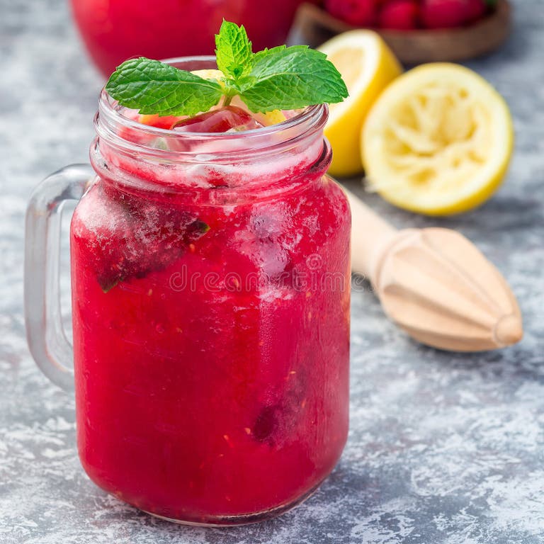 Refreshing Raspberry, Lemon and Mint Lemonade with Sparkling Water in ...
