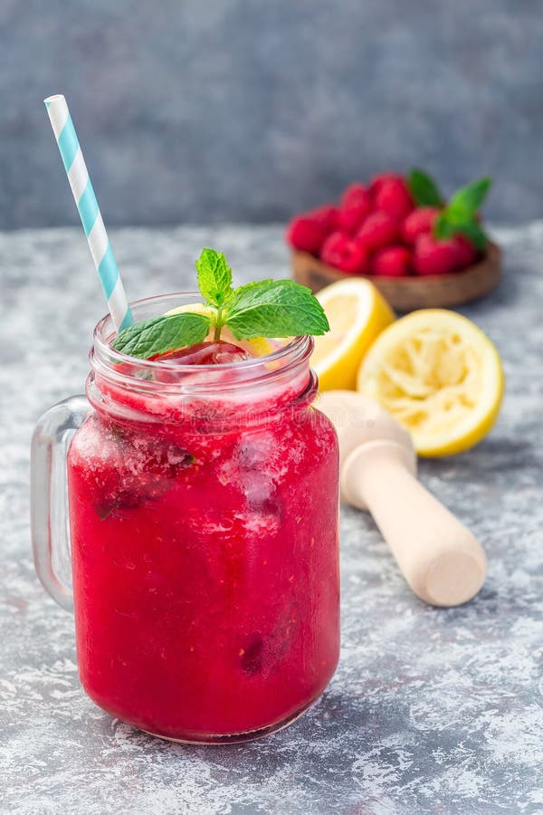 Refreshing Raspberry, Lemon and Mint Lemonade with Sparkling Water in a ...