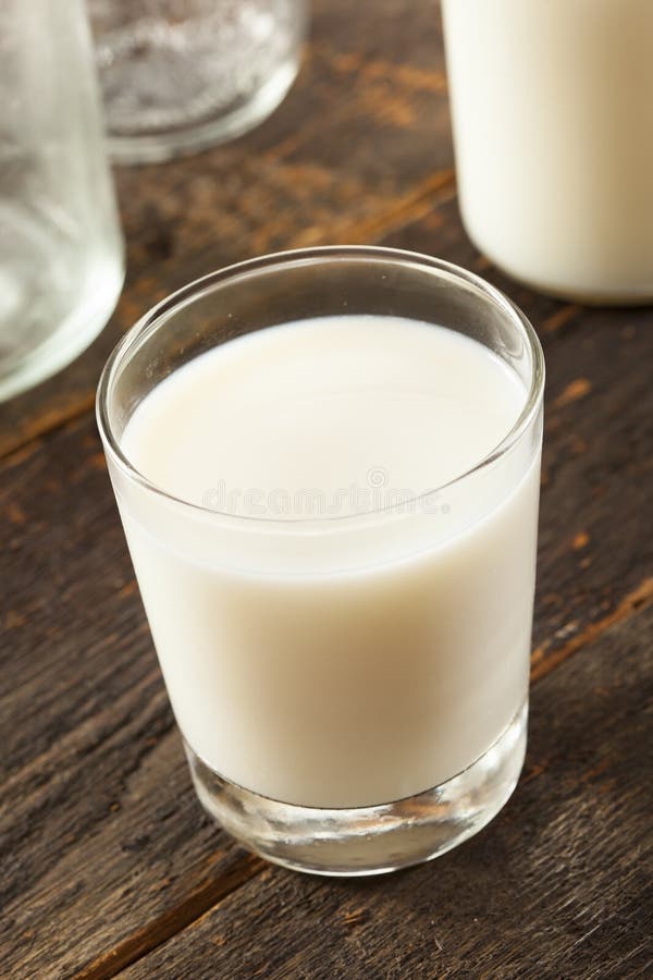Refreshing White Cold Organic Milk Stock Image - Image of drop, purity ...