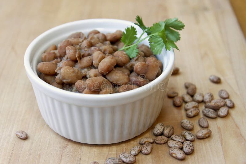 Pintobohnen Auf Weißem Hintergrund Stockfoto - Bild von essen, nahrung ...