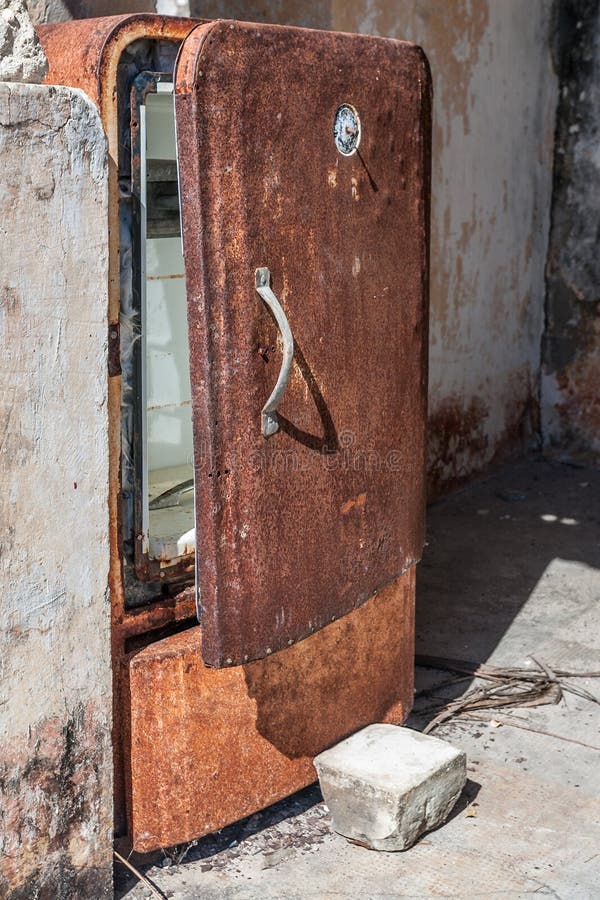 2,881 Old Refrigerator Stock Photos - Free & Royalty-Free Stock Photos ...